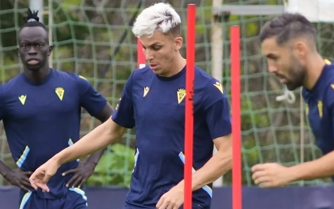 Alejo entrena con el grupo desde el 20 de julio, pero sin el alta ...