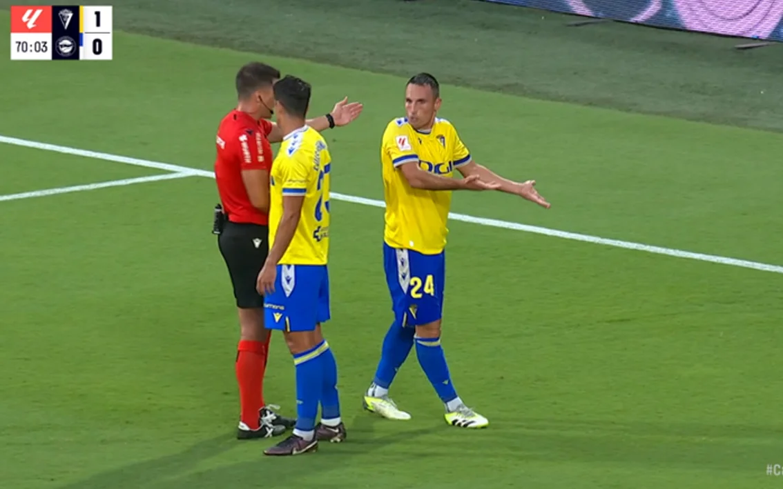 Javi Hernández y San Emeterio solo tienen un golpe y calambres ...
