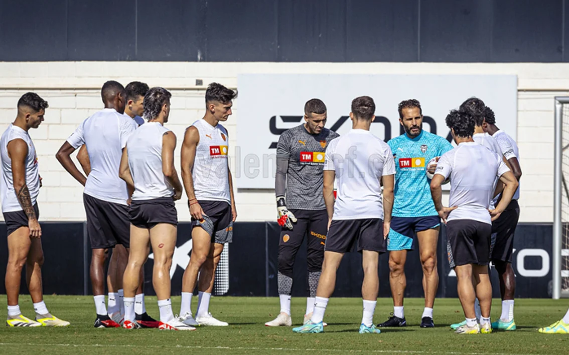 Otro día en Paterna sin Foulqiuer, Gabriel, Marí ni los internacionales ...