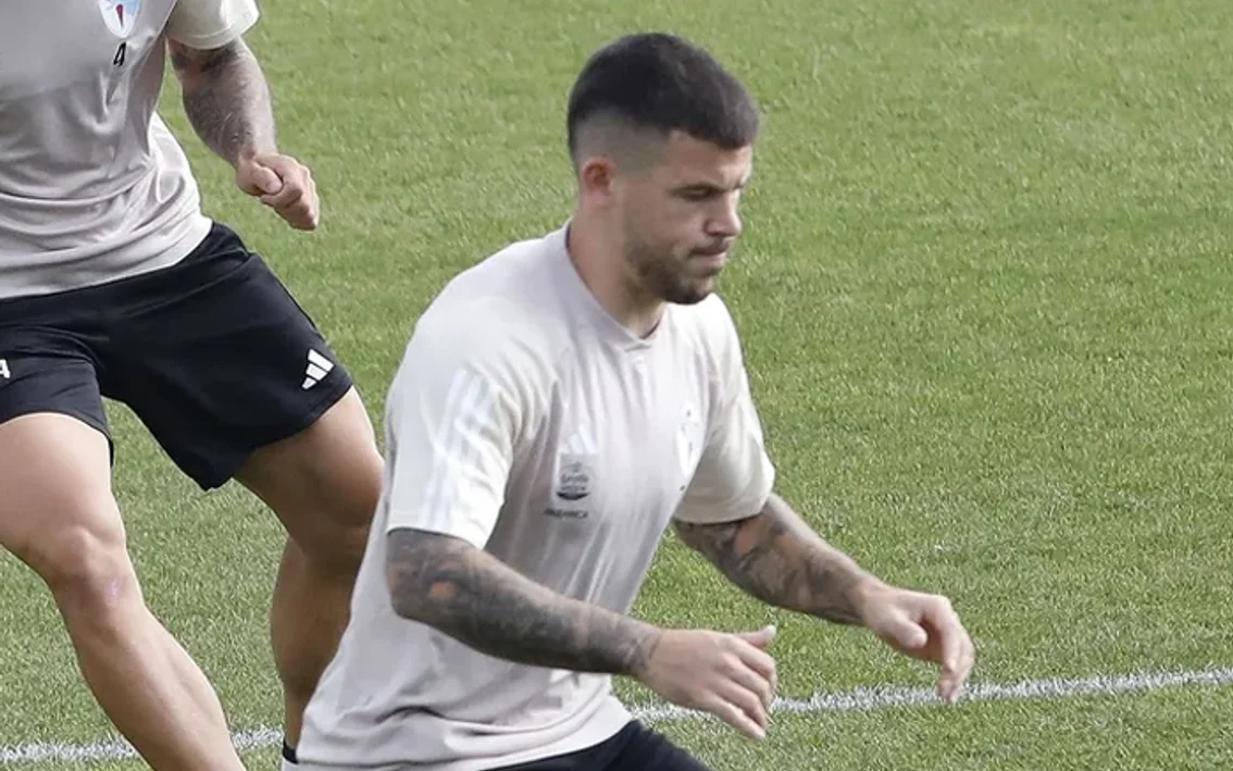 Carles Pérez se incorpora al grupo en el entrenamiento del jueves, pero ...