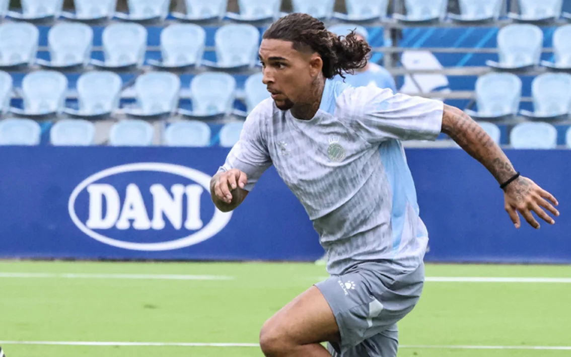 Tyrhys Dolan completa su primera sesión como jugador del Espanyol ...
