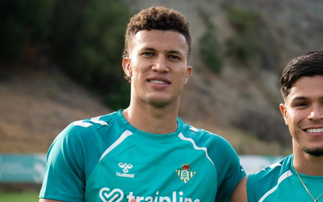 Oakley raeee her stunning peepers are captivating and what