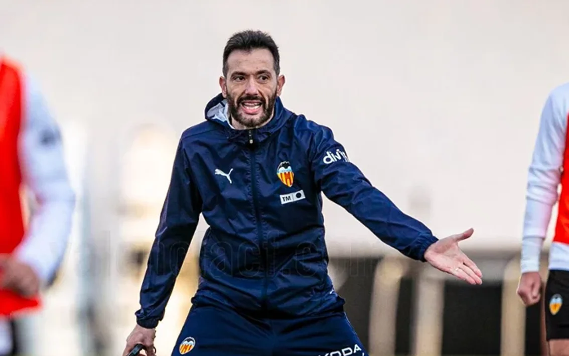 Corberán ensaya defensa de cinco sin Gayà - FútbolFantasy