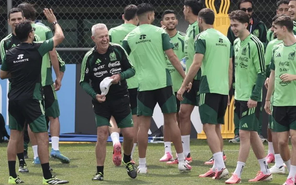 Santiago Giménez vuelve al grupo y México está al completo - FútbolFantasy