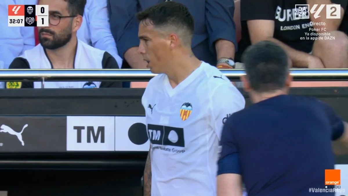 Renzo Saravia se retiró con molestia del partido contra el Rayo ...